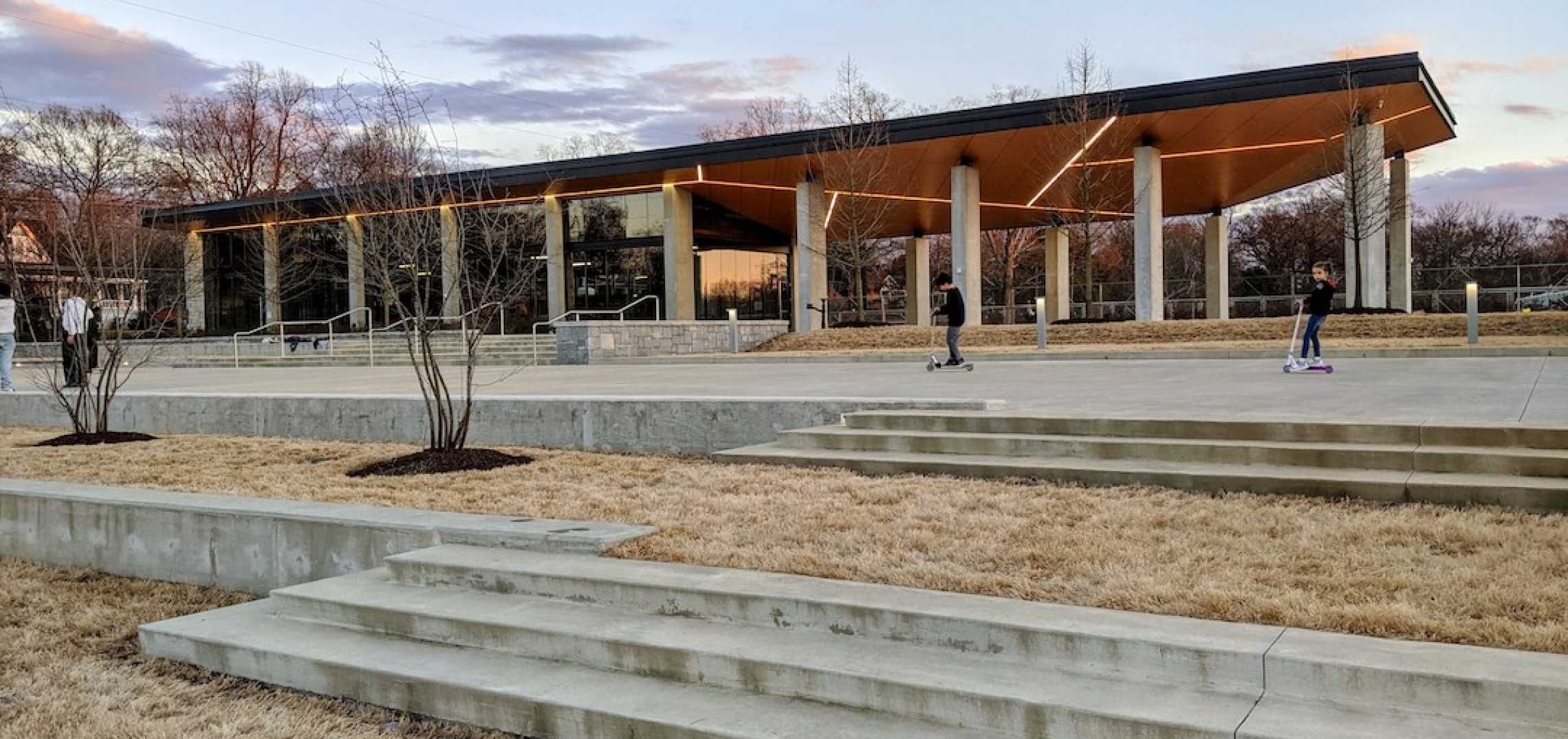 City moves to finally fill Grant Park Gateway's 'rooftop' building ...